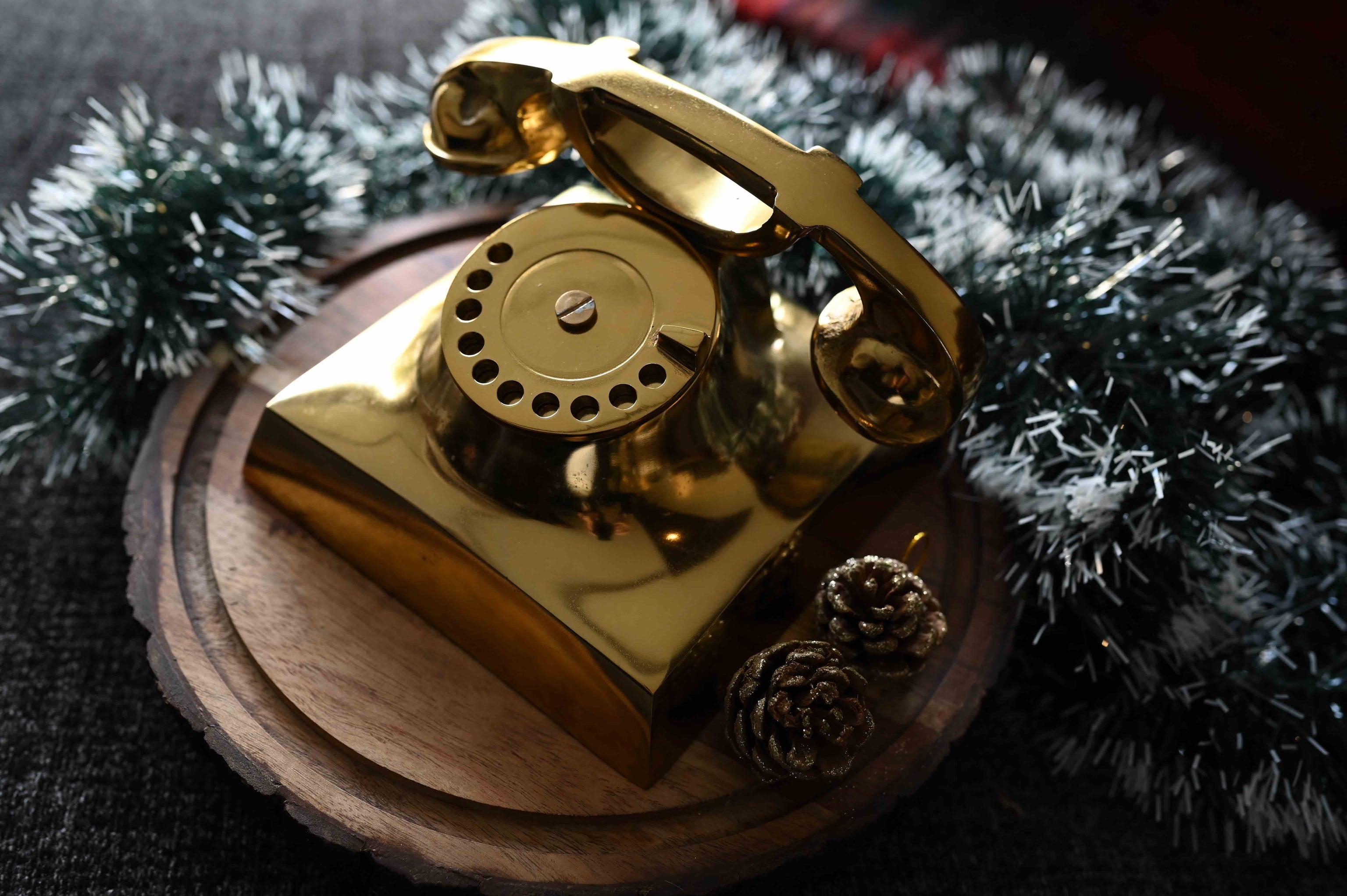 Retro Oversized Telephone Accent – Sammsara